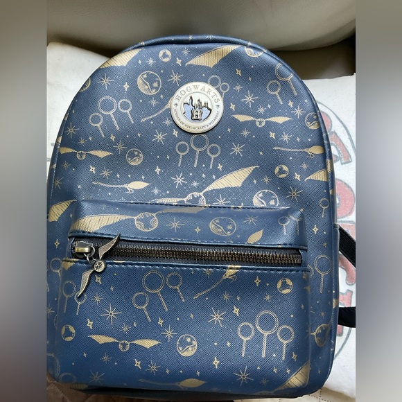Harry Potter BIOWORLD | Bags | Harry Potter Wizarding World Hogwarts ...